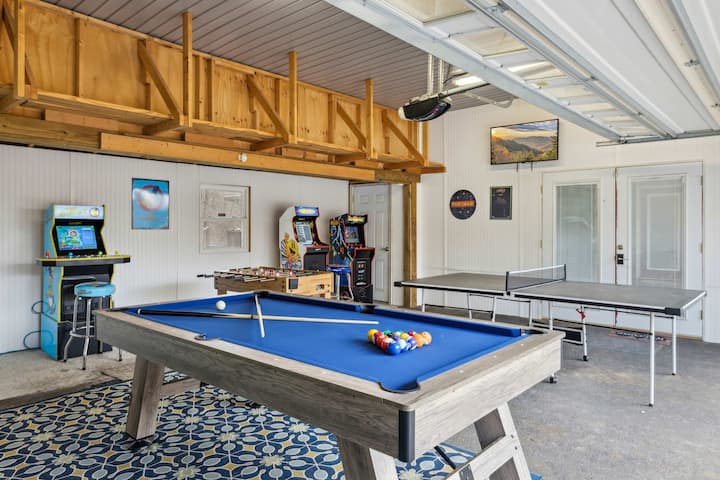 Spacious 6br For 16+ W/hot Tub, Game Room & Grill! - Pigeon Forge, TN