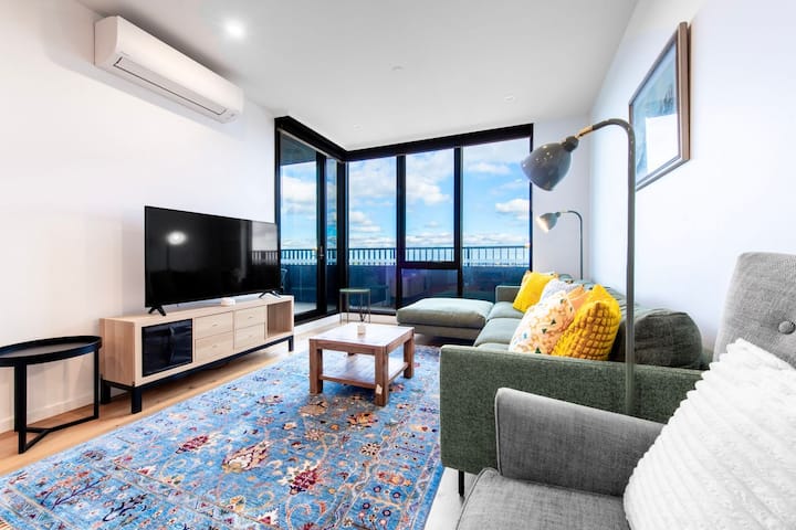 Elevated Escape - 2br W Gym & Rooftop Spa - Ivanhoe