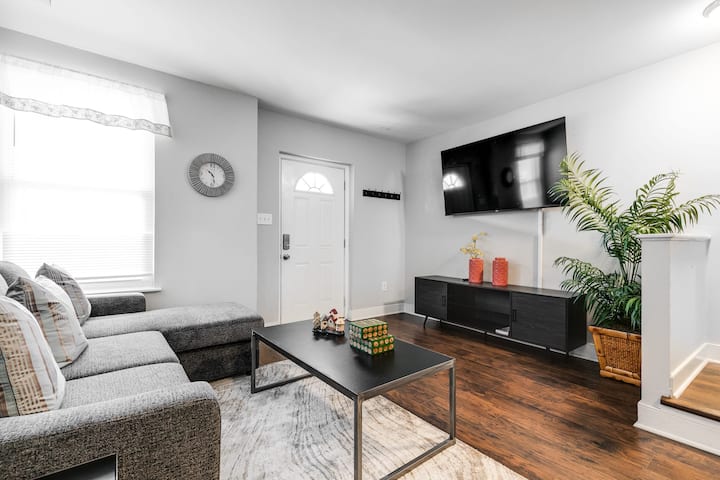 Carytown Home/free Parking/fenced Yard/family-frie - Richmond, VA