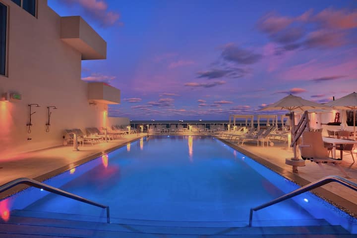 Pool, Marina Balcony, Steps To Water Taxi - Fort Lauderdale, FL