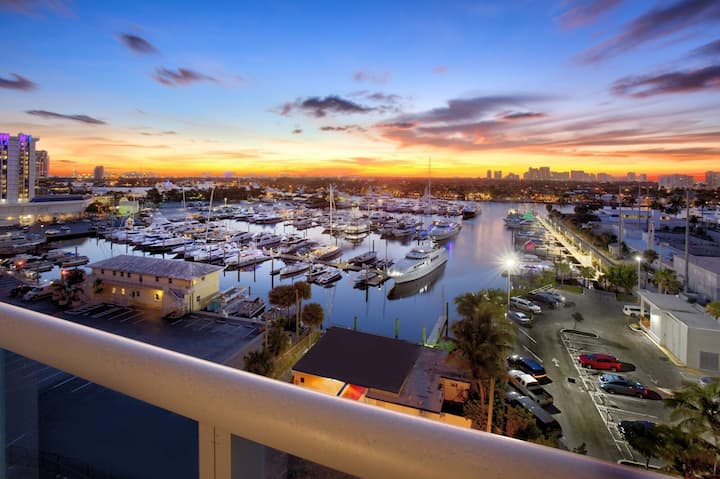 Marina Retreat: Balcony & Pool, Near Dining - Fort Lauderdale, FL