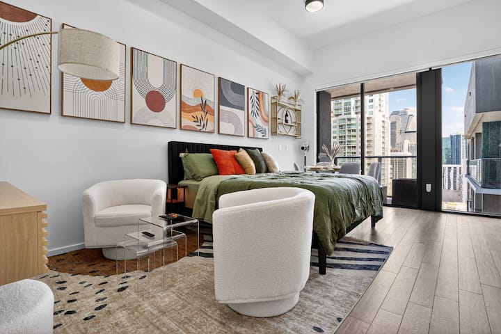 Bayfront Luxepad Ph | Pool & Hot Tub | Sleeps 4 - Miami, FL