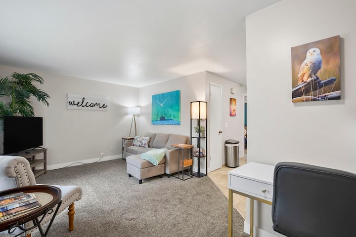 Central Location, Cozy Furnished Apartment #4. - Everett, WA