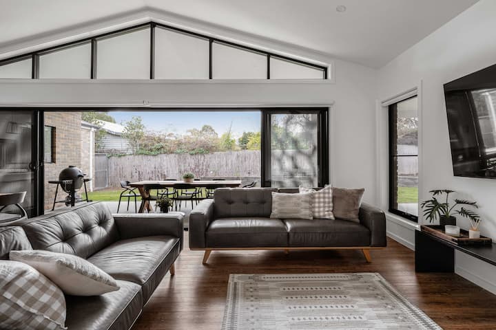 Luxury On Lakeside - Mount Beauty