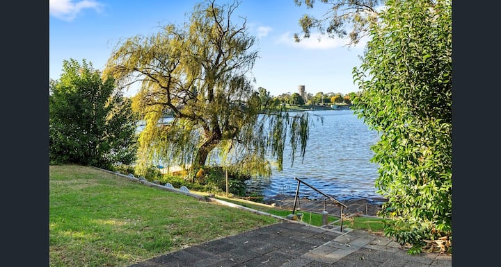 On The Lake In Nagambie - Nagambie