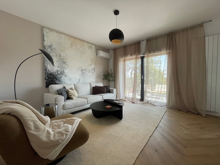 Citadel Signature Villa W. Private Garden, Parking - 브라소브