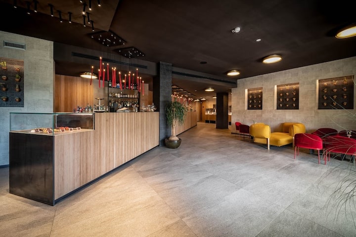 Ground-level Room With Private Terrace & Views - San Pellegrino Terme