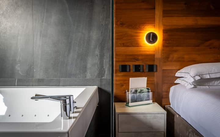 Private Terrace, Jacuzzi And Breakfast Included - San Pellegrino Terme