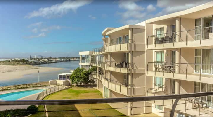Lagoon Beach Apartment With Pool And Ocean Views - Ciudad del Cabo