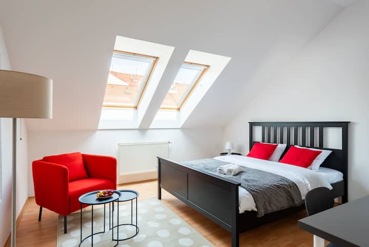 4-room Apartment With Balcony - Prague
