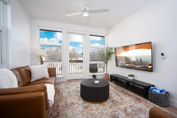 Designer Lux Amenities! Pool/gym/bowling/park/golf - Salt Lake City, UT