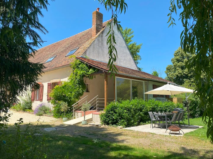 Historic Castle With Pool Near Vichy - Cusset