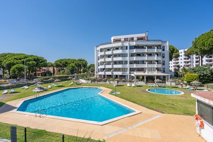 Vilamoura Retreat With Pool & Balcony By Hostwise - Vilamoura
