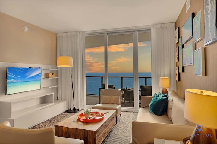 Rooftop Pool Oceanview Balcony & Beachfront Resort - Hollywood, FL