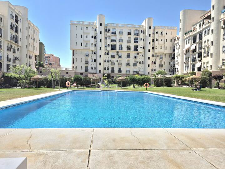 Spacious Apartment With Pool And Parking In An Aut - Torremolinos