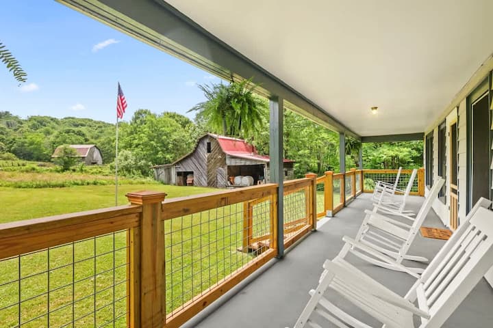 Idyllic Farmhouse Retreat In Banner Elk - Banner Elk