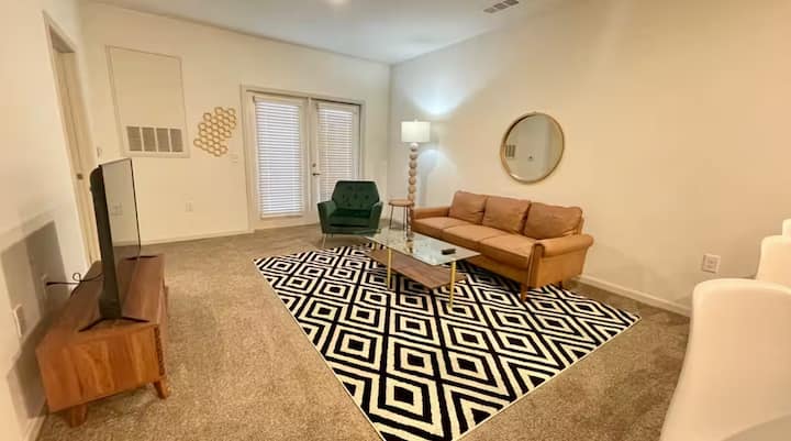 Spacious 2 Bedroom Apartment, Fast Wifi - Goose Creek, SC