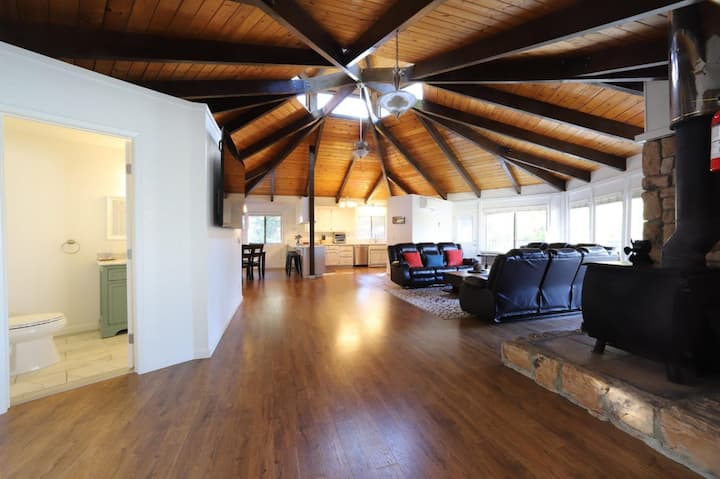 Spacious 3br Retreat | Sleeps 6 | Free Parking - Pollock Pines