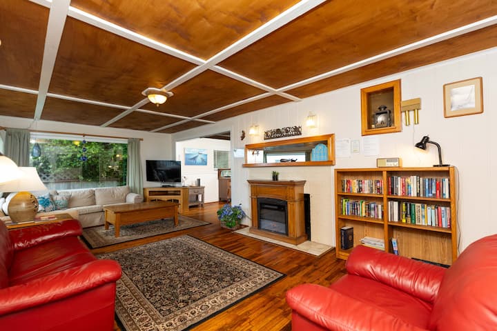 Coastal Breeze Cottage In Walkable Depoe Bay - Depoe Bay, OR