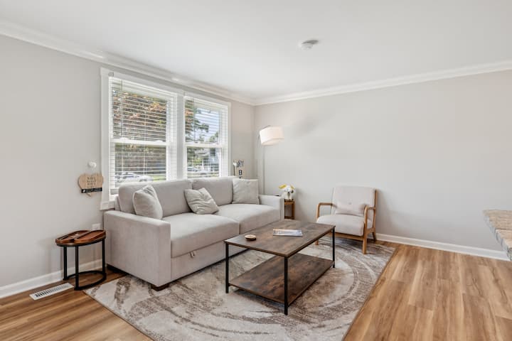 Renovated 3br | Near Sandy Point Beach - Arnold, MD