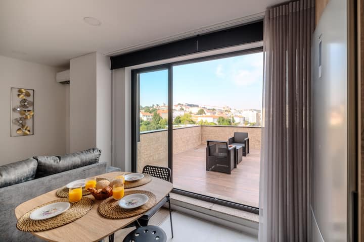 Braga Terrace Flat By House And People - Braga