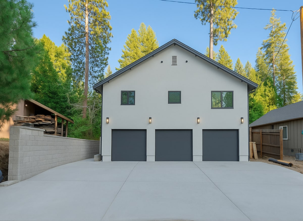 The White House | Unit 4 - Game Room - Flats for Rent in Shaver Lake ...