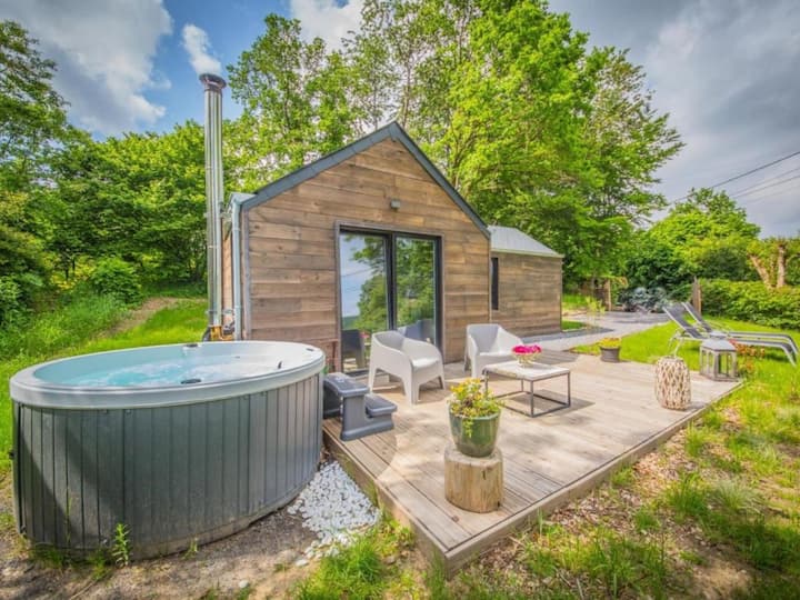 Chalet Avec Spa Extérieur Et Situation Rurale - Ferrières