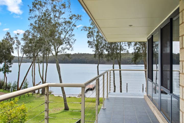 The Lake House - Holiday Home - South Coast