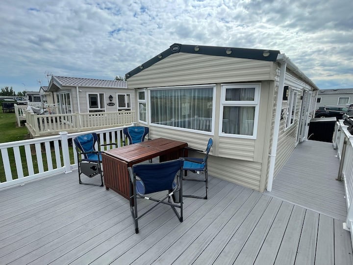 Modern Caravan At Martello Beach Ref 28007sv - Clacton-on-Sea
