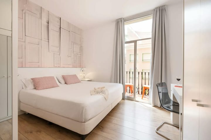 Double Room With Balcony By Chic&basic Tallers - Barcelona