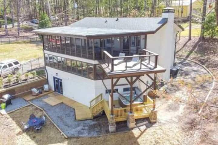 New! Lakefront|lux|games|hottube|dock|friends+fam! - Buford, GA