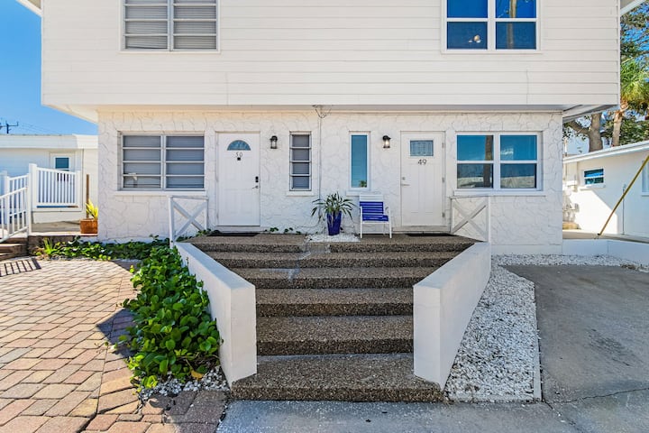 Pool & Direct Sand Access – Aloha Kai #49 - Siesta Key, FL