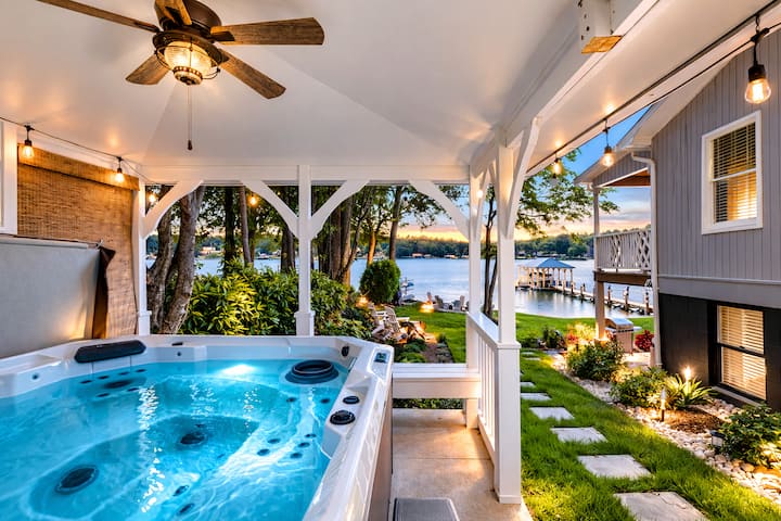 New! Hot Tub, Amazing Sunsets, Sleeps 10, 4bd 4ba! - Mooresville, NC