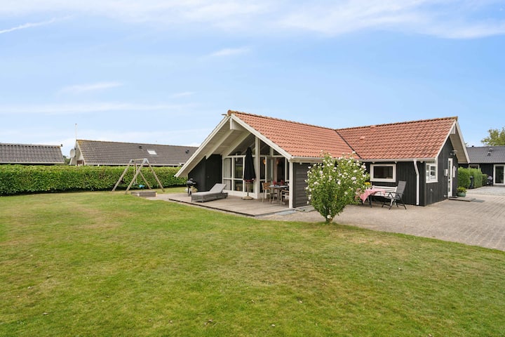 Beachside Holiday Home For The Whole Family - Sonderburg