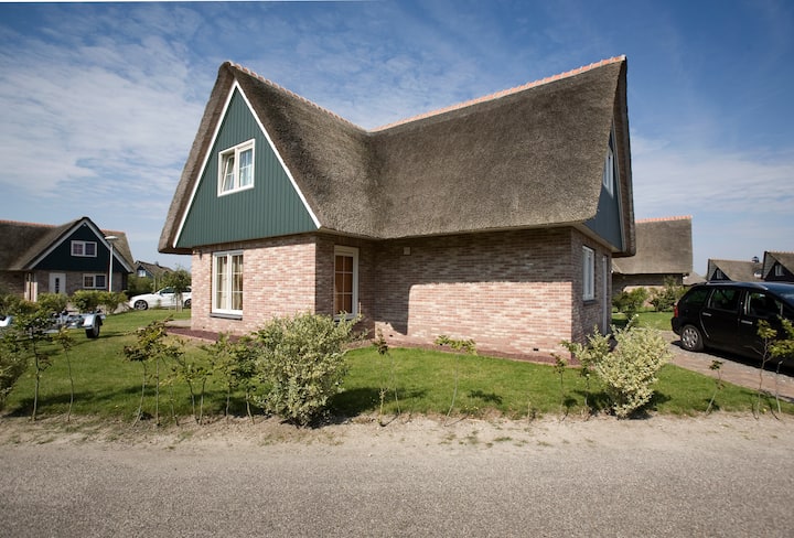 Beach Villa With Wellness Hot Tub & Sauna - 6 Pers - Makkum