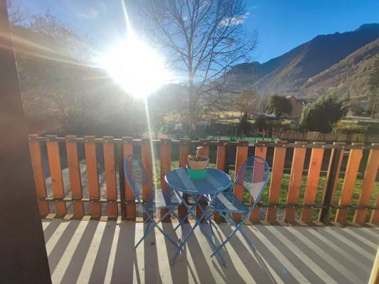 3 Bed - Sleeps 8 - Mountain View - Balcony - Pets - Le Mourtis