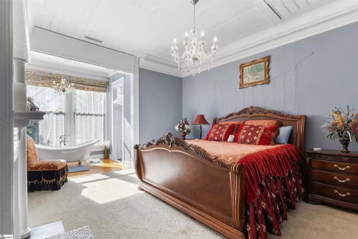 Downtown Anderson Stay | King Bed + Charm - Belton, SC
