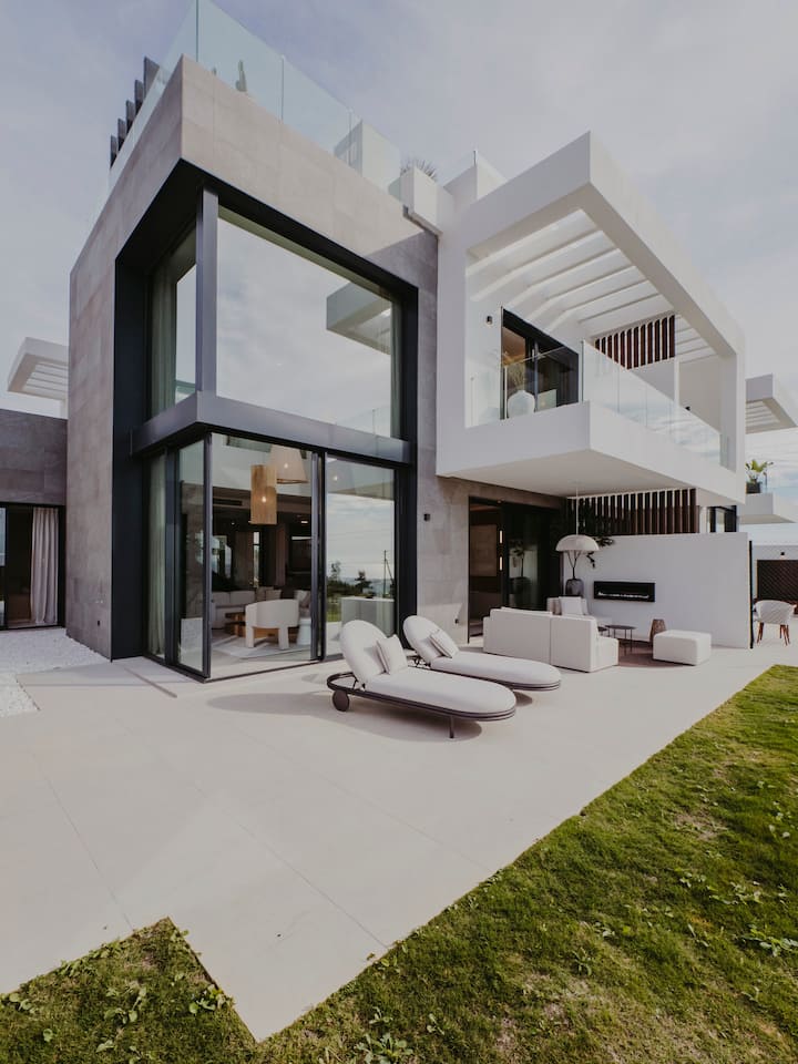 Luxury 5-bedroom Townhouse In Marbella - Marbella