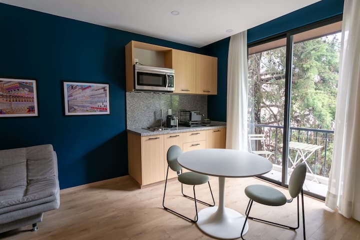Studio Bilbao: With Private Balcony And Rooftop - Mexico City