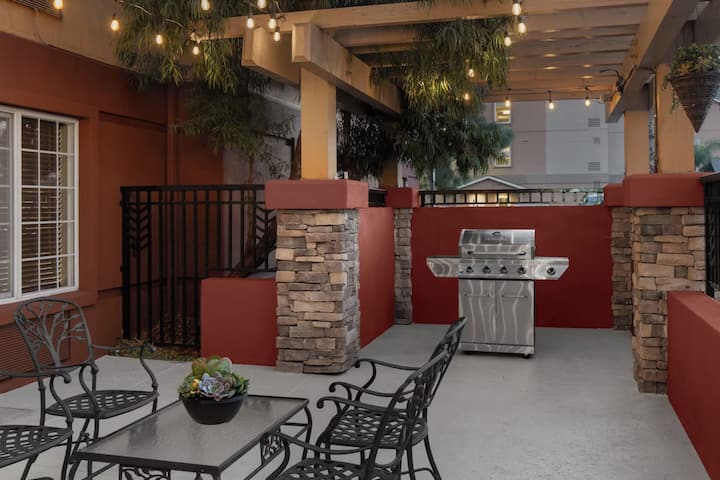 Near Levi’s Stadium + Free Breakfast. Kitchen. Gym - Milpitas, CA