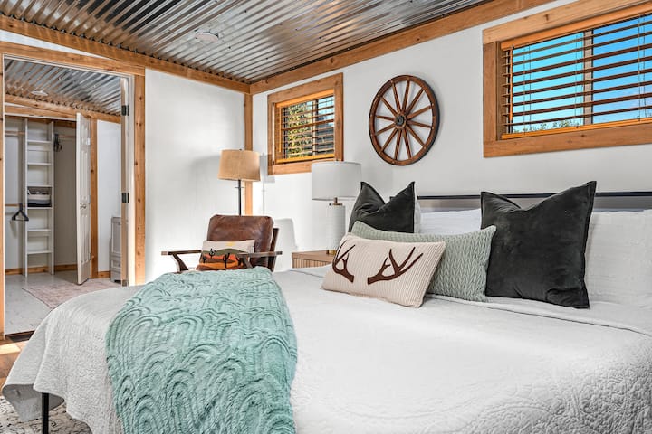 Hollmig Cabin - Private Hot Tub - Fredericksburg, TX