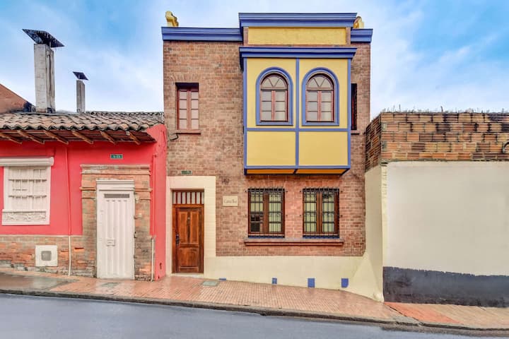 Chic 4br House In Vibrant La Candelaria - Bogotá