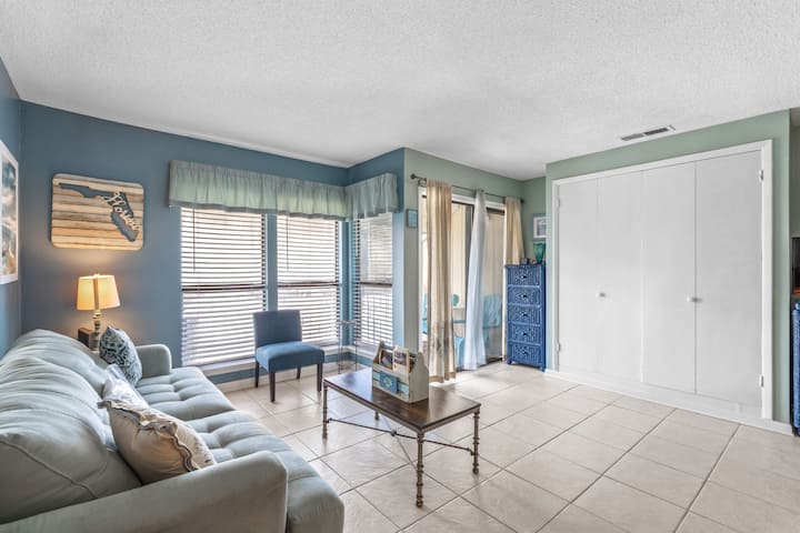 Studio Condo Near The Sand & Beach Access - Destin, FL