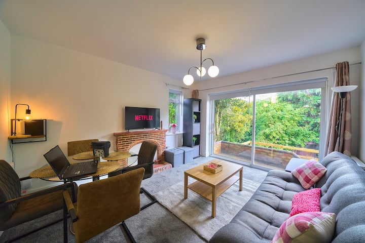 Spacious Family Home | Garden | Parking | 4br Wifi - High Wycombe