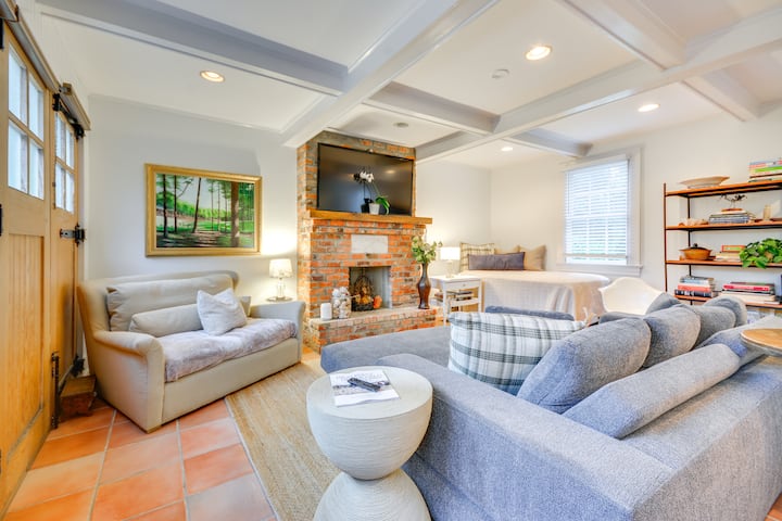 Walk To Main St: Historic High Point Carriage Home - High Point, NC