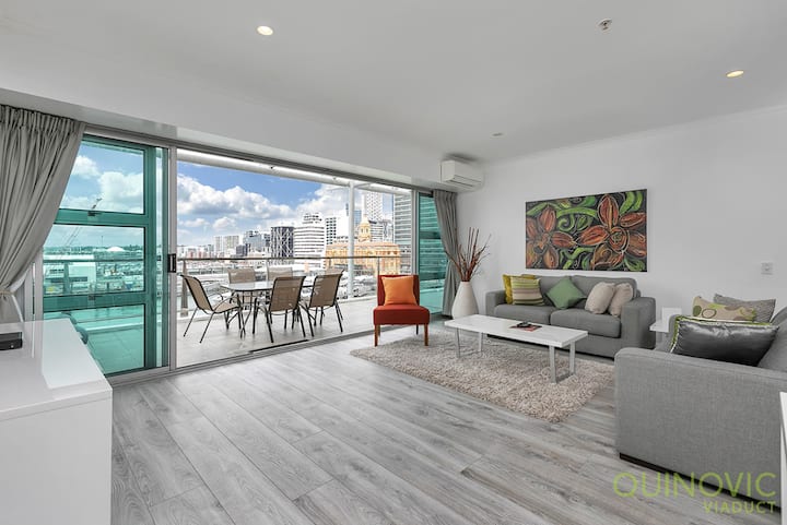 Harbour-front 2-bed · Iconic Shed 20 Princes Wharf - Auckland