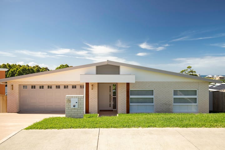 76 Red Head Road With Luxurious Outdoor Pool - Diamond Beach