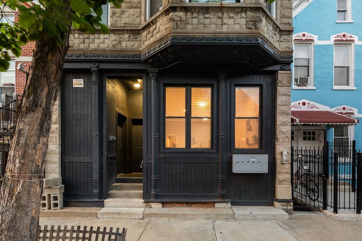 *New* Spacious 4br 3.5ba Family Retreat In Chicago - Chicago, IL