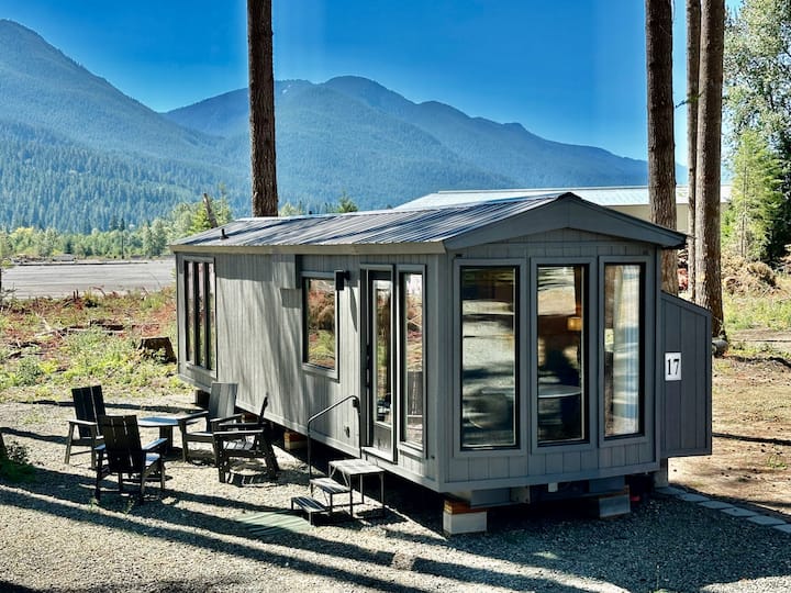 Four Fathers Cabin 17 - Packwood, WA