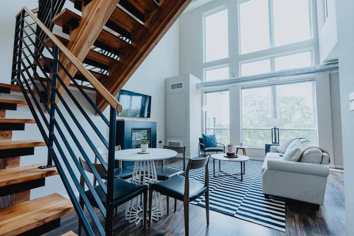 St. Louis Penthouse Near Forest Park With Pool - Kirkwood, MO